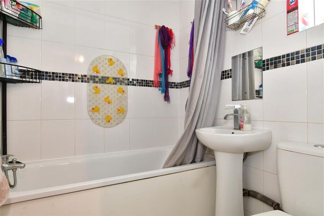 Ford Road Dagenham Essex Rm9 3 Bedroom Terraced House For Sale