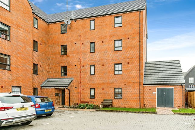 Kingsbrook Basin, Broughton, Aylesbury HP22, 2 bedroom flat for sale ...