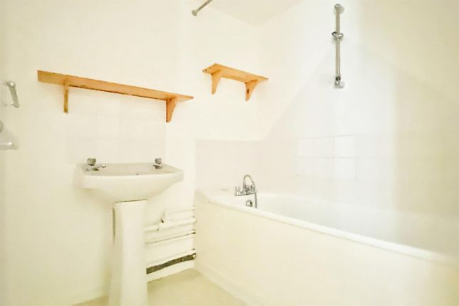 Main Street, Barry CF63, 2 bedroom flat for sale - 62745014 | PrimeLocation