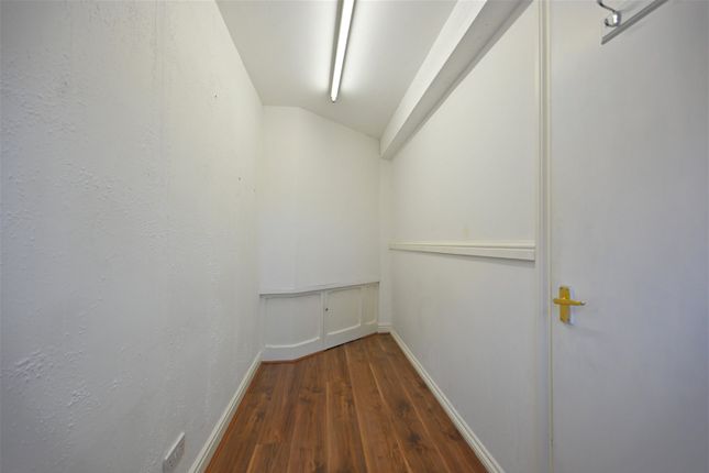 Duck Hill Shopping Quarter, Ripon HG4, retail premises to let ...