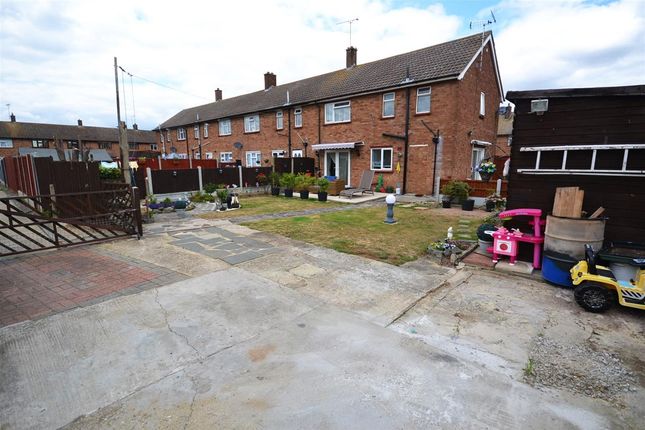 St Francis Way Chadwell St Mary Grays Rm16 3 Bedroom End Terrace