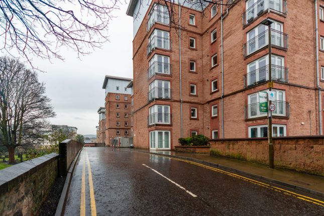 North Pilrig Heights, Edinburgh EH6, 3 bedroom flat to rent - 70261172 ...