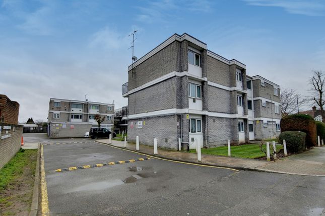 Trefusis Court, Bath Road TW5, 2 bedroom flat to rent - 69658740 ...