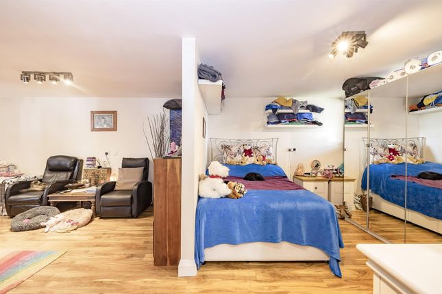 High Street, Elstree, Borehamwood WD6, 1 bedroom maisonette for sale ...