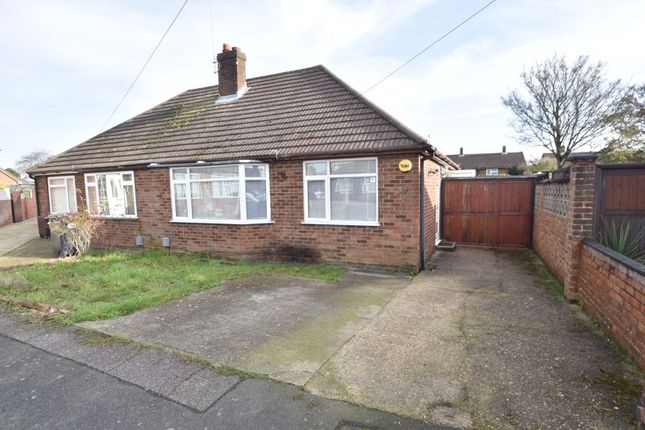 2 bed bungalow for sale in Canberra Gardens, Luton LU3 - Zoopla