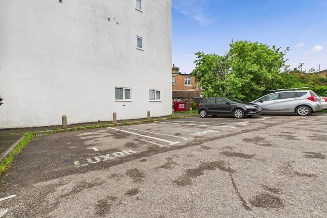 Luxor Court, South Street, Lancing BN15, 1 bedroom flat for sale ...