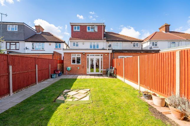 Meadow Waye Heston Hounslow Tw5 4 Bedroom Semi Detached House For