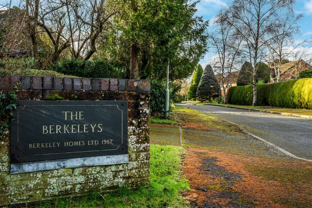 Off The Mount, Fetcham KT22, 5 bedroom detached house for sale ...