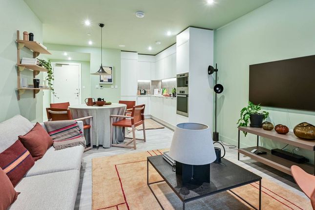 Montfichet Road, Stratford E20, 3 bedroom flat to rent - 69487594 ...