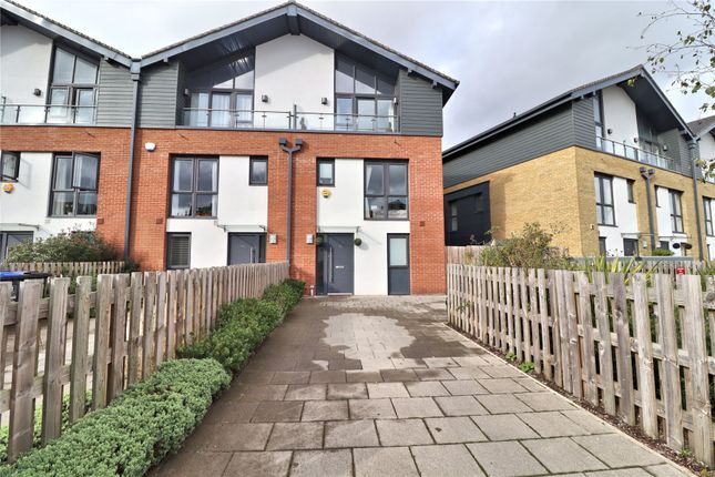 4 bed end terrace house for sale in Sycamore Avenue, Woking GU22 - Zoopla