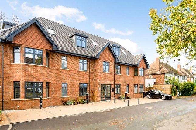 Weston Court, The Broadway KT7, 2 bedroom flat to rent - 64122104 ...