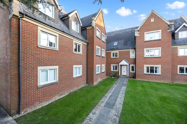 Tanbridge Park, Horsham RH12, 2 bedroom flat for sale - 69071845 ...