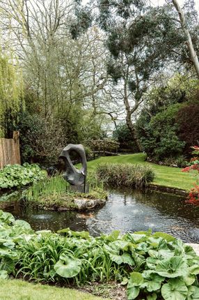 Totteridge Common, London N20, 6 bedroom detached house for sale ...