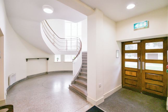 Woodlands, Sully, Penarth CF64, 2 bedroom flat for sale - 69063239 ...