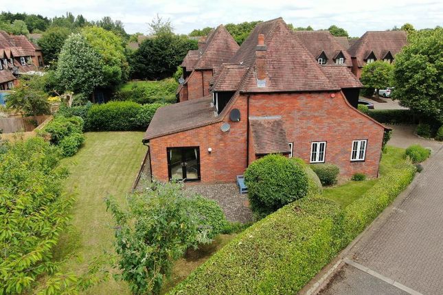 Butterfield Close, Woolstone, Milton Keynes, Buckinghamshire MK15, 5 ...