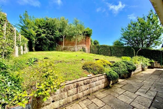 Knowle Gardens, Sidmouth, Devon EX10, 3 bedroom detached bungalow for ...