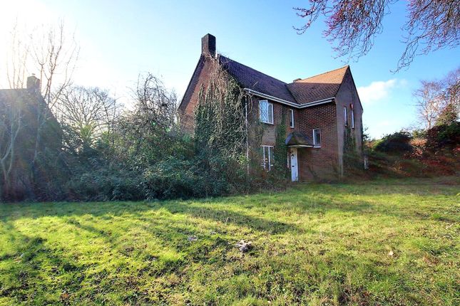 3 bed detached house for sale in Coningham Road, Shinfield Park ...