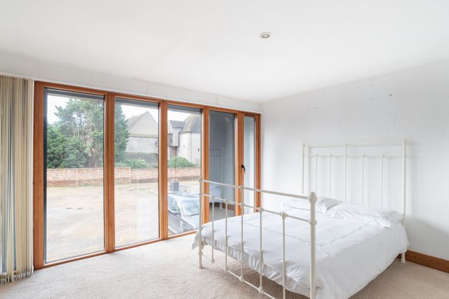 Starkey Castle Farm, Wouldham Road, Rochester, Kent ME1, 5 bedroom barn ...