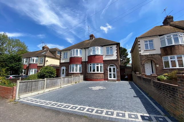 Hawthorne Avenue Rainham Gillingham Me8 3 Bedroom Semi Detached
