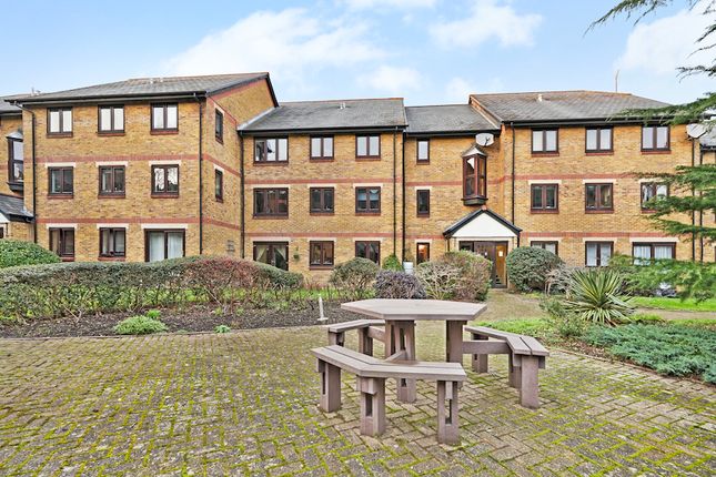 Riverside Close, London E5, 2 bedroom penthouse to rent - 69236398 ...