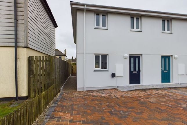 Kemp Close Four Lanes Redruth Tr16 3 Bedroom Semi Detached House For