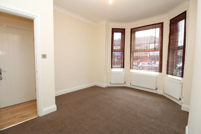 Plumstead Common Road, Plumstead Common SE18, 2 bedroom flat for sale ...