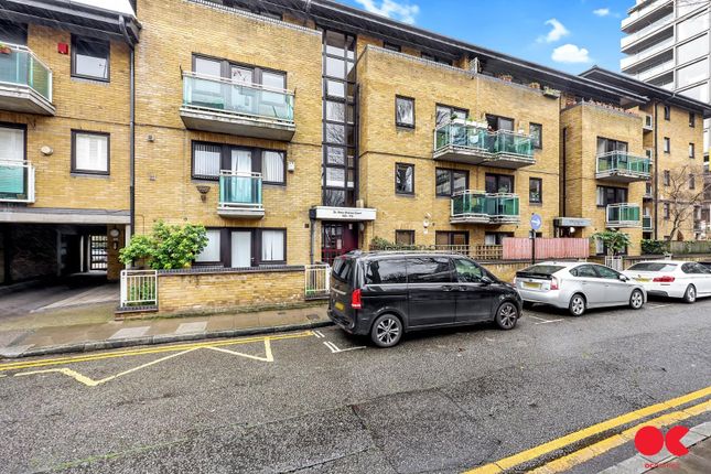 St. Mary Graces Court, Cartwright Street, Tower Hill E1, 2 bedroom flat ...