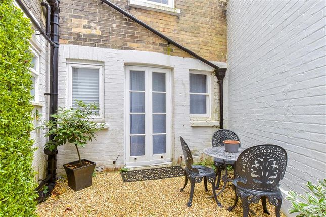 Buckingham Road, Ryde, Isle Of Wight PO33, 2 bedroom flat for sale ...