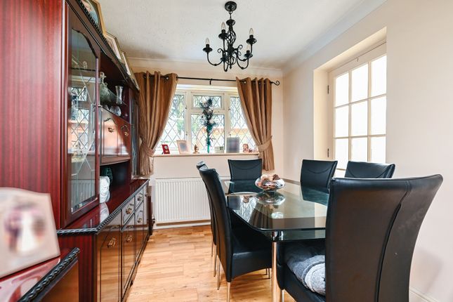 3 Bed Semi Detached House For Sale In Fernhill Road Farnborough Gu14