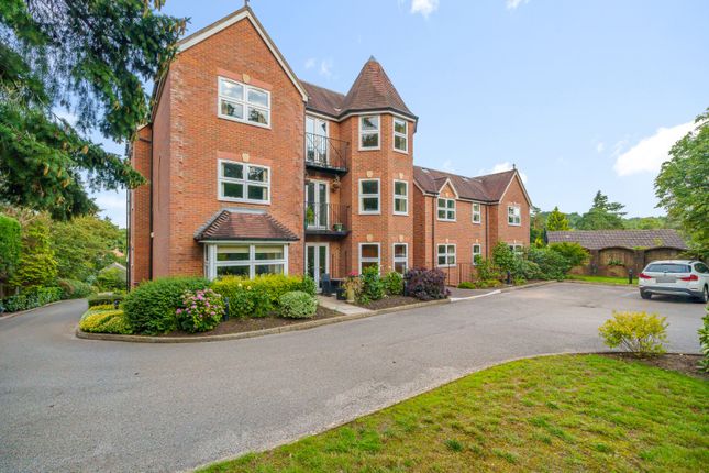 Frensham Road, Lower Bourne, Farnham GU10, 2 bedroom flat for sale ...