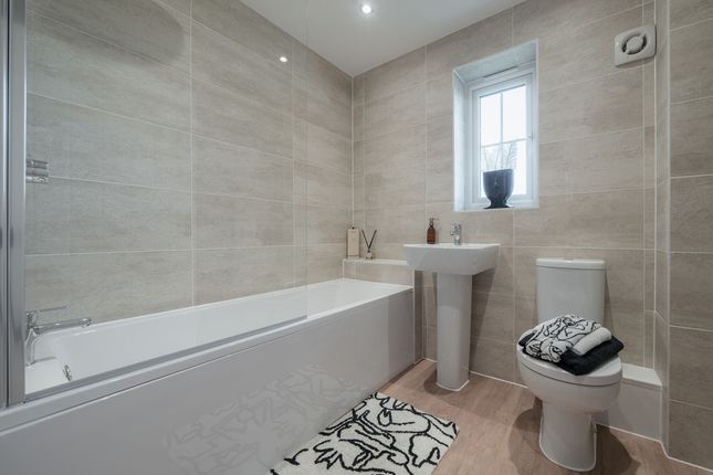 "The Whiteleaf" at Halstead Road, Earls Colne, Colchester CO6, 4 ...