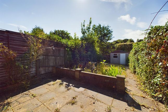 Chipstead Valley Road, Coulsdon CR5, 3 bedroom terraced house for sale ...