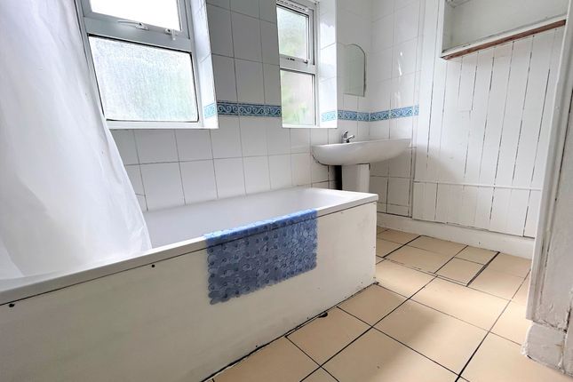 Somerset Road, London N18, 3 bedroom terraced house to rent - 65231371 ...