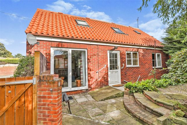 Larpool Lane, Whitby YO22, 2 bedroom bungalow for sale - 62626521 ...