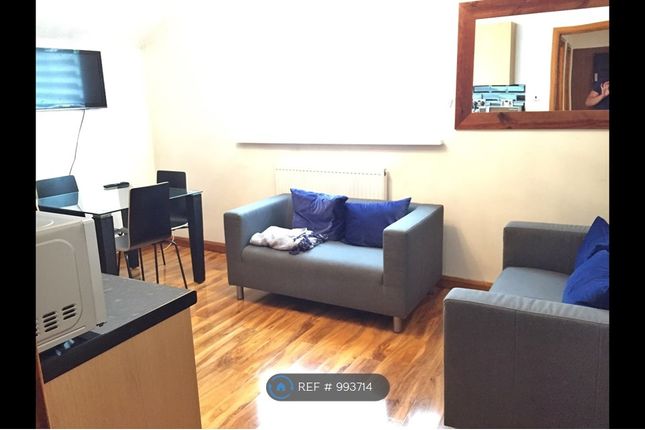 2 bed flat to rent in Polygon Road, Manchester M8 - Zoopla