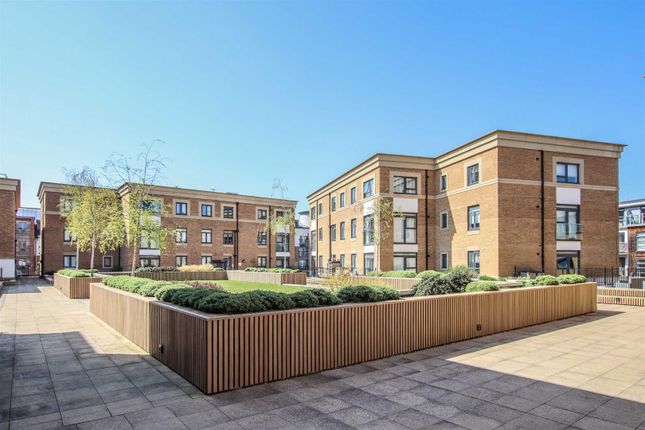 Claud Hamilton Way, Hertford SG14, 2 bedroom flat for sale - 66816412 ...