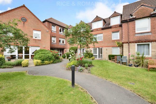 2 bed flat for sale in Springfield Meadows, Weybridge KT13 - Zoopla