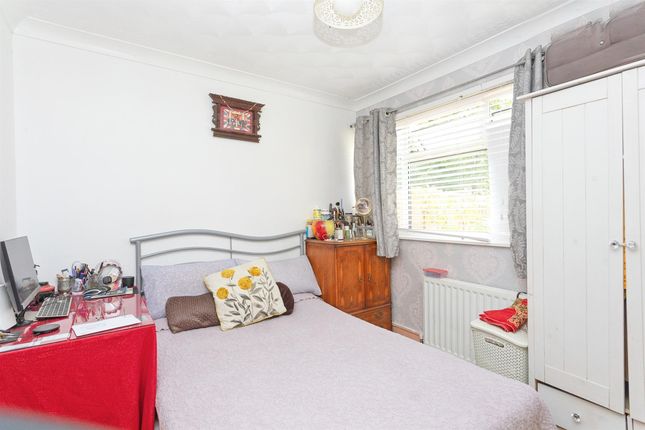 Kingsfold, Bradville, Milton Keynes MK13, 5 bedroom terraced house for ...