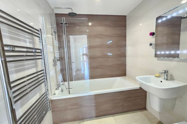 Butchers Road E16, 2 bedroom flat to rent - 69901146 | PrimeLocation