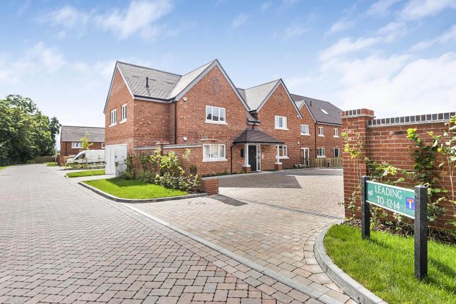 Flat C, Lansdowne View, Tilehurst, Reading RG31, 2 bedroom flat for ...