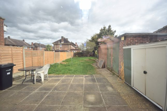 Oaks Lane Ilford Ig2 3 Bedroom Semi Detached House To Rent 64412827