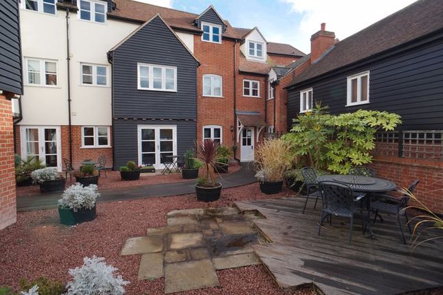 High Street, Benfleet SS7, 2 bedroom flat for sale - 58545604 ...