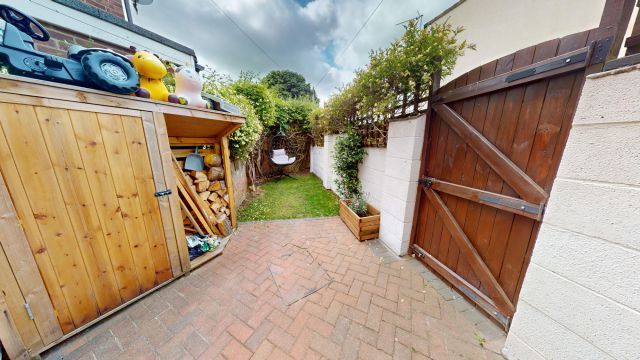 Redwell Road, Wellingborough, Northants NN8, 3 bedroom end terrace ...