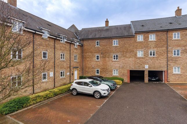 College Close, Loughton IG10, 2 bedroom flat for sale - 69521798 ...