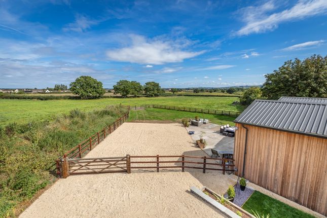 Lamberts Marsh, Southwick, Trowbridge BA14, 4 bedroom barn conversion ...