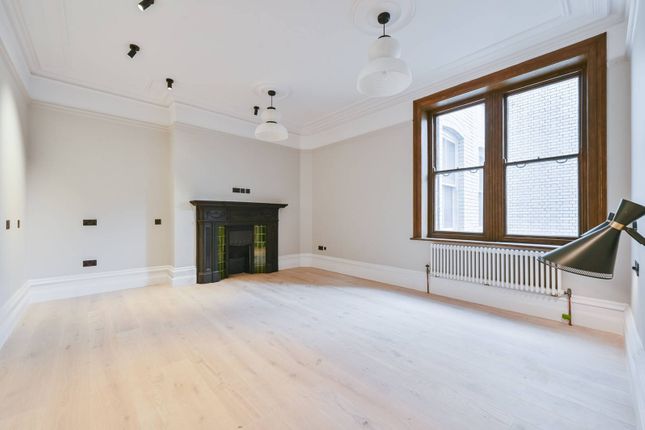 Southampton Row, Bloomsbury, London WC1B, 2 bedroom flat for sale ...
