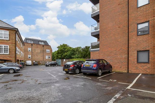 Bridge Street, Leatherhead, Surrey KT22, 1 bedroom flat for sale ...