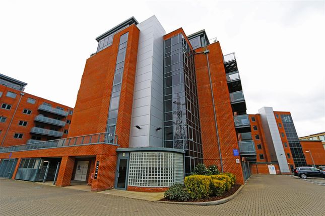 2 Bed Flat To Rent In Vista House 2 Chapter Way Colliers Wood Sw19