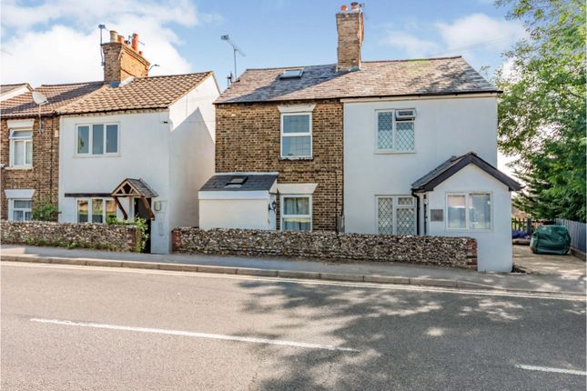 Farnborough Road Farnham Gu9 2 Bedroom Semi Detached House For Sale