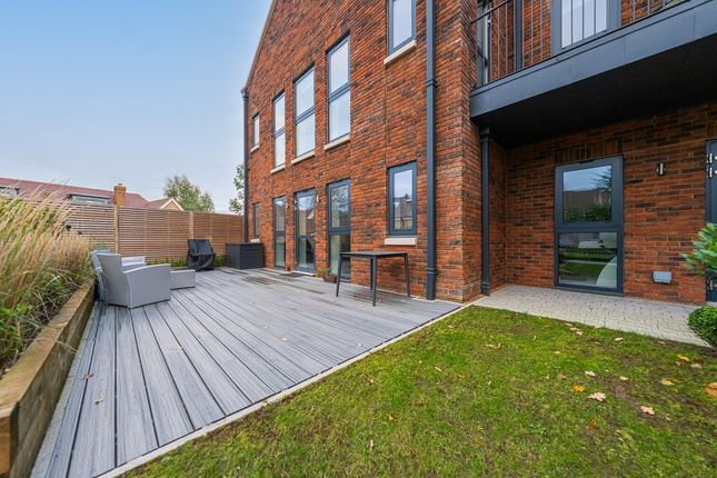 Watford Road, Radlett WD7, 2 bedroom flat for sale - 68588984 ...
